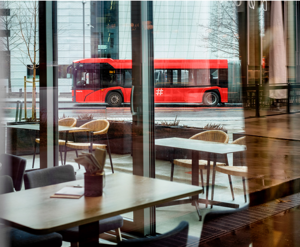 Pantograph or plug-in? How to choose the right charging system