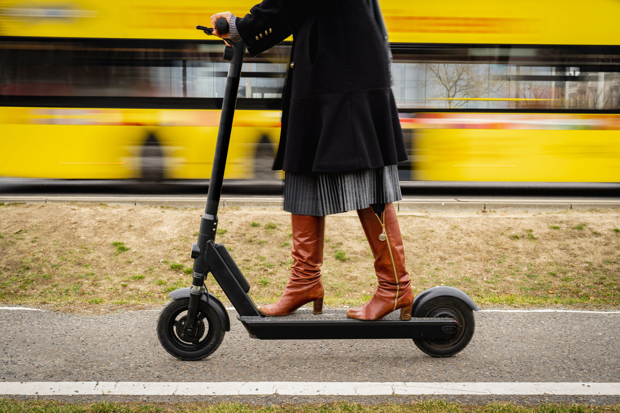 Pantograph or plug-in? How to choose the right charging system