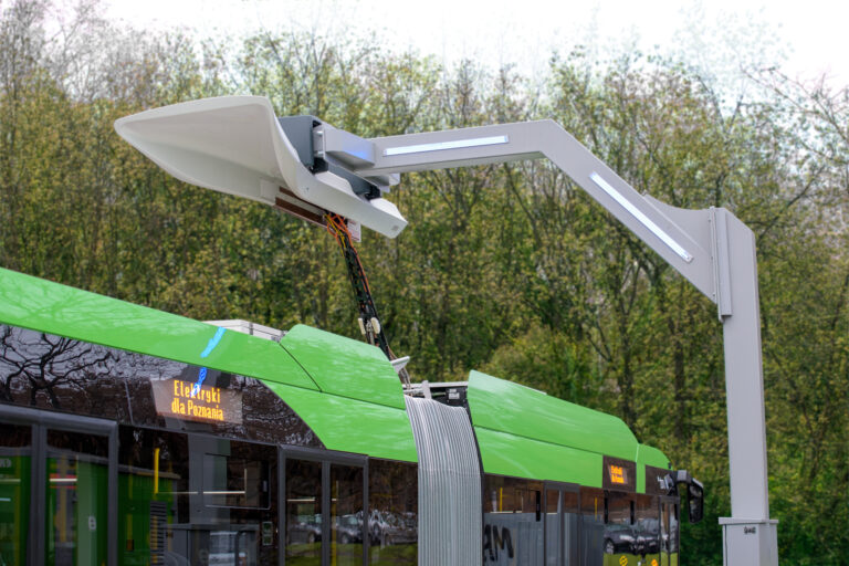 Pantograph or plug-in? How to choose the right charging system