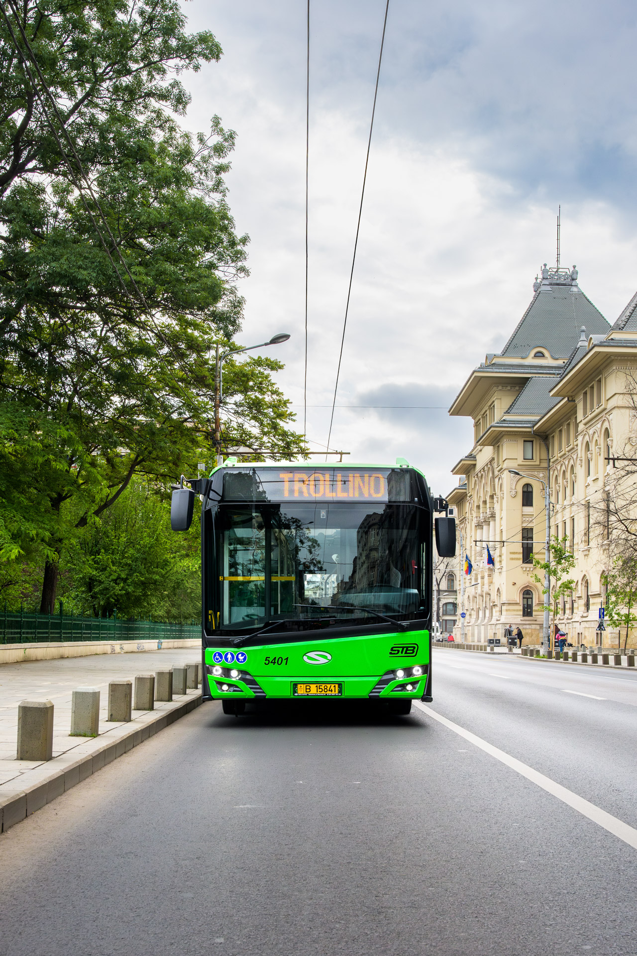 In-motion charging (IMC) - eCity powered by Solaris